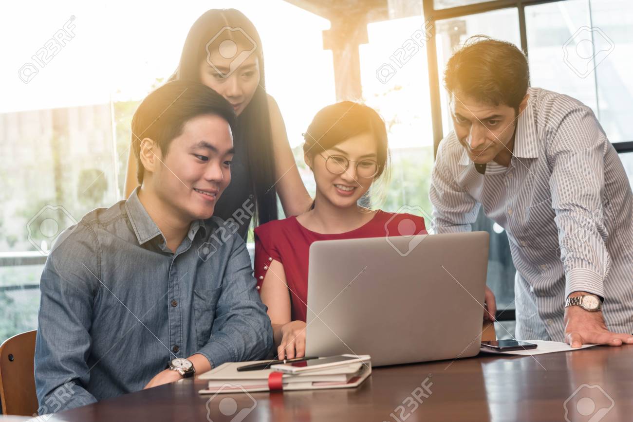4 people meeting in coffee shop, business casual conceptual | PC GROUP